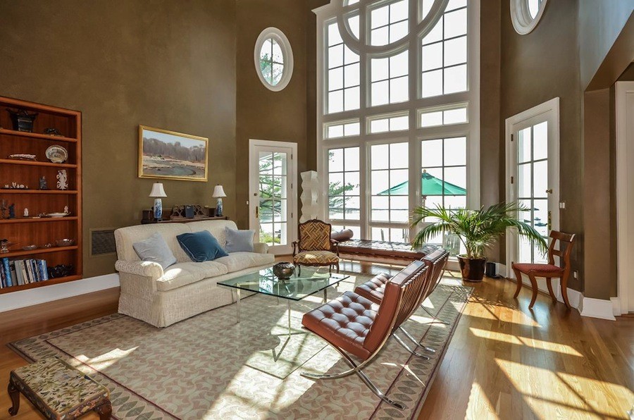 20 Living Rooms With Floor To Ceiling Windows - Housely