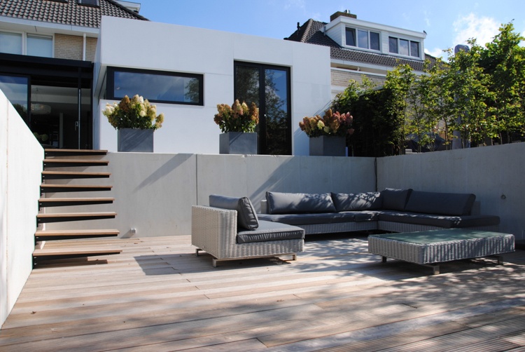 20 Of The Most Beautiful Floating Staircase Ideas - Housely