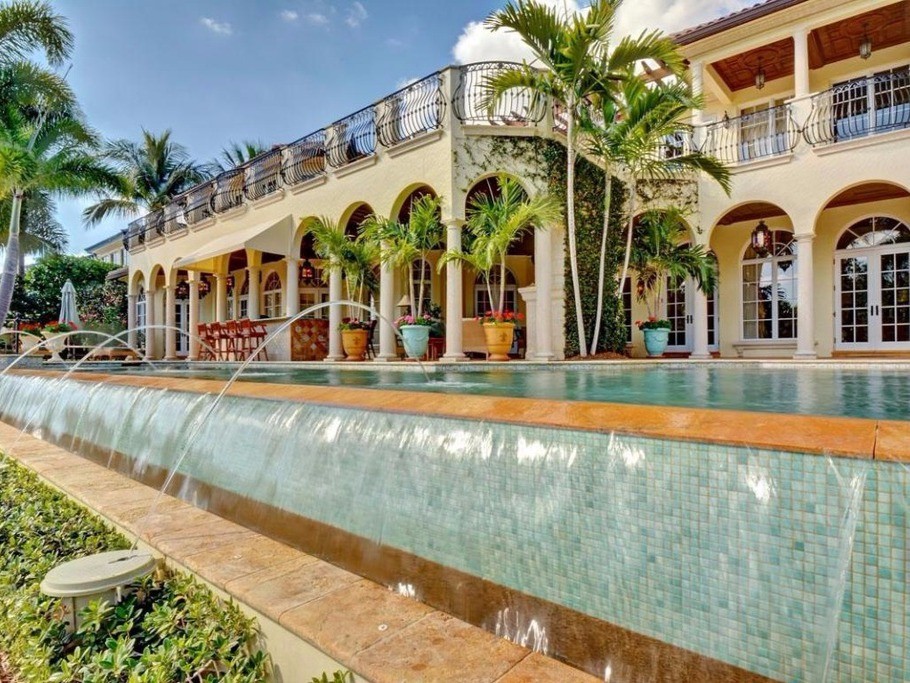 20 Awesome Infinity Pool Designs With Waterfalls - Housely