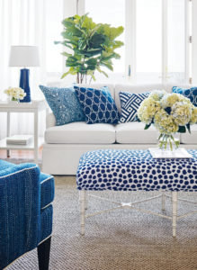 10 Beautiful Living Rooms That Utilize Mix And Match Patterns - Housely