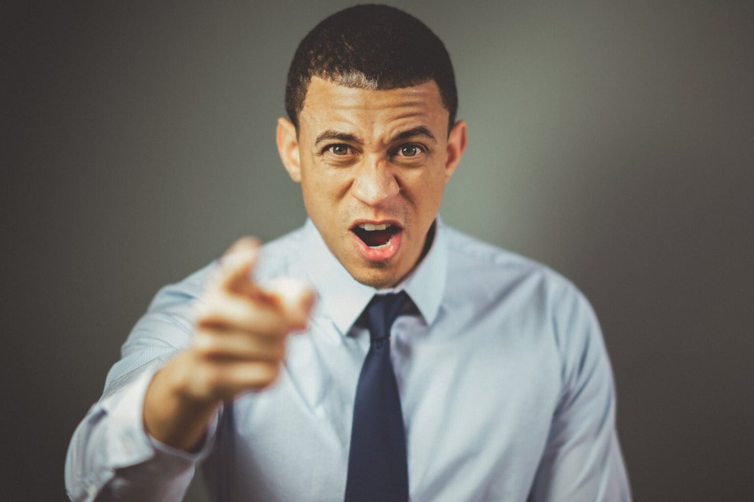 15 Signs Of People Who Lack Empathy - Housely