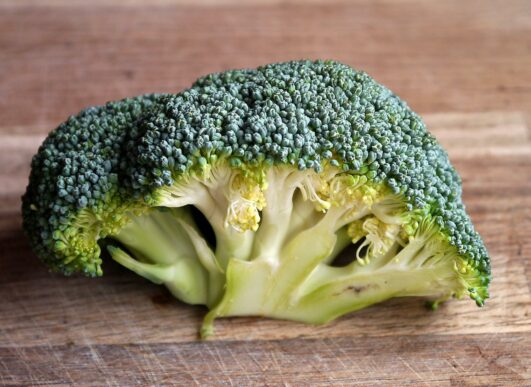15 Benefits Of Eating Broccoli - Housely