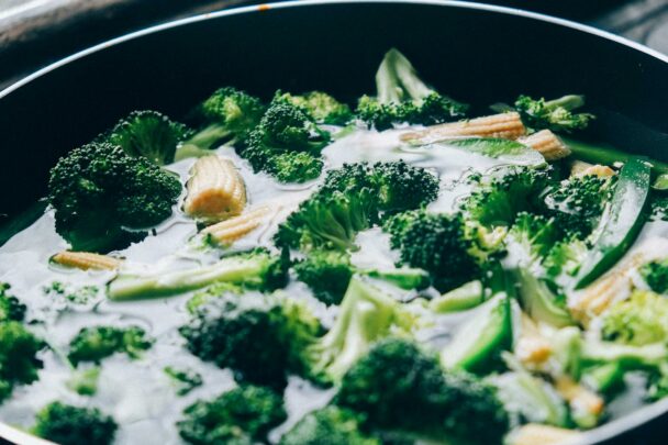 15 Benefits Of Eating Broccoli - Housely