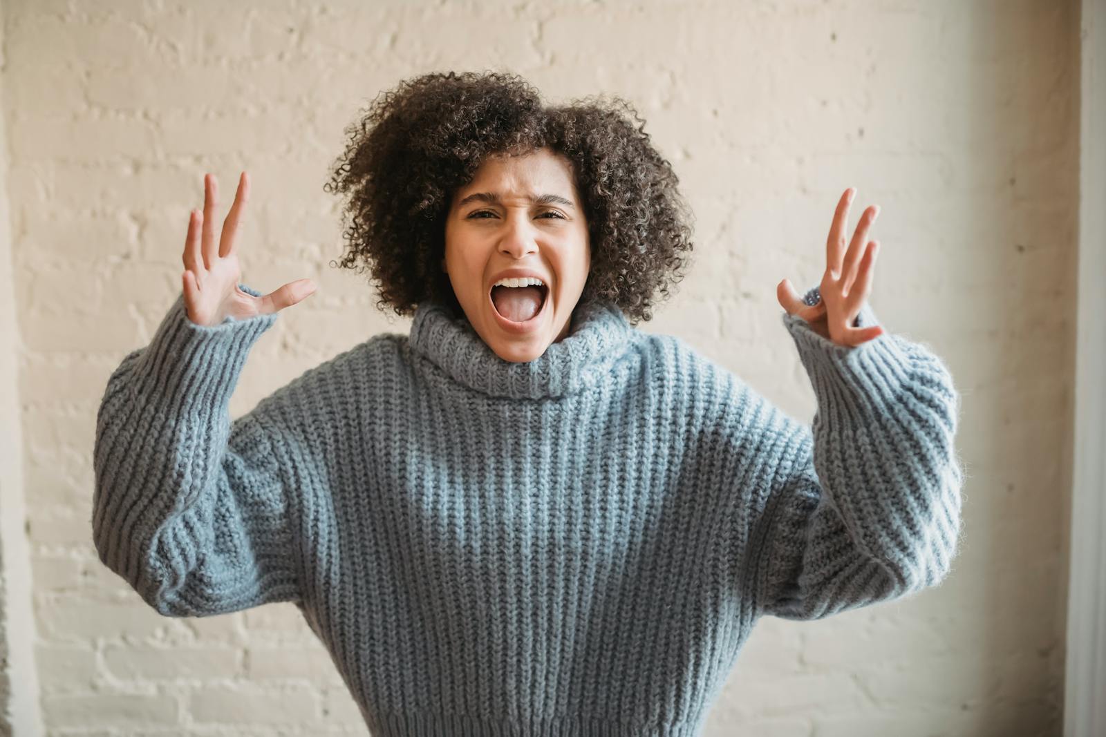 15 Signs Of People Who Lack Empathy - Housely