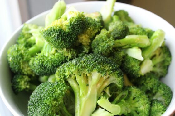 15 Benefits Of Eating Broccoli - Housely