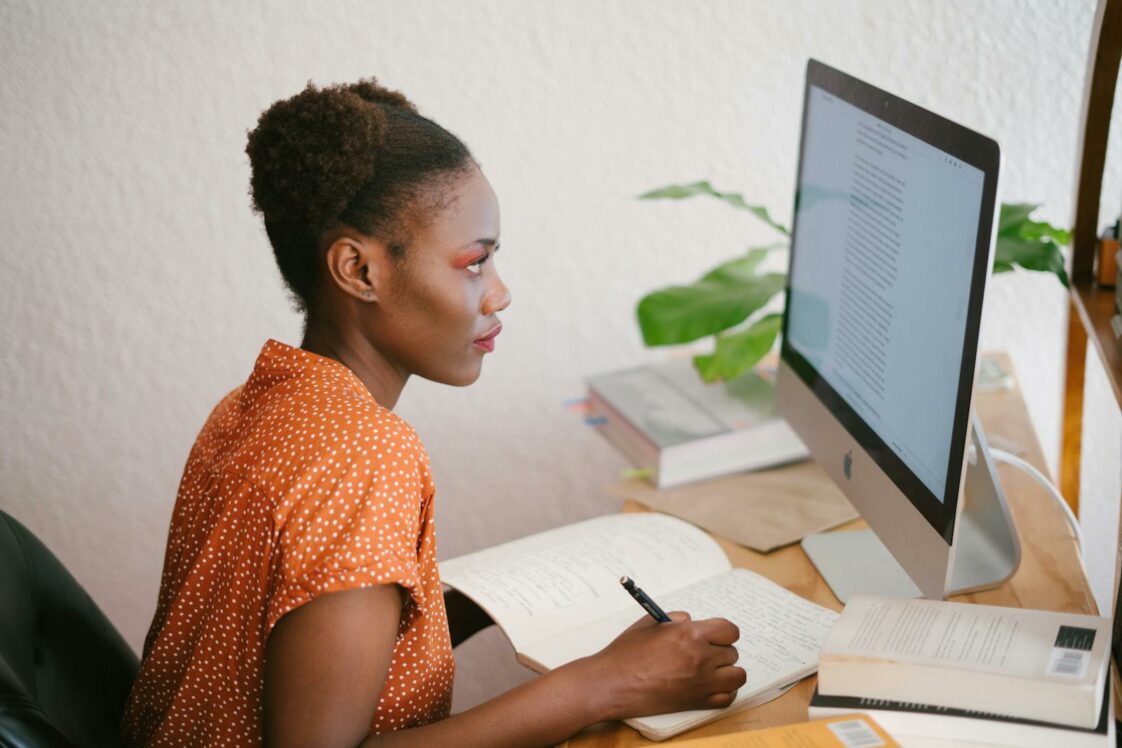 15 Habits of Highly Intelligent People - Housely