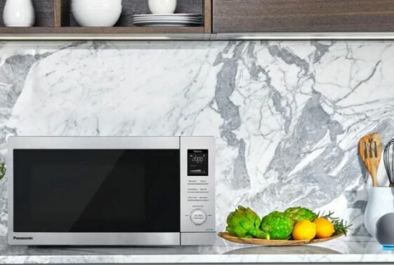20 Gadgets That Shouldn't Be Plugged Into Power Strips - Housely