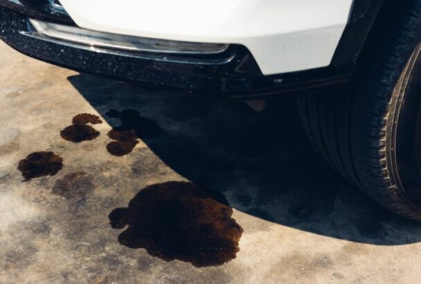 15 Simple Ways to Remove Oil Stains From Your Driveway - Housely