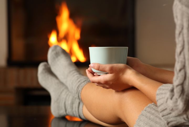 15 Possible Reasons Why You Always Have Cold Hands and Feet - Housely