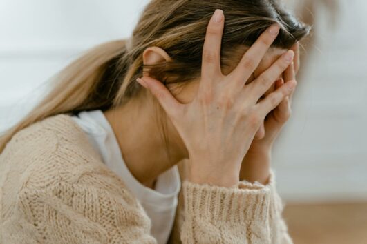 15 Relationship Red Flags You Should Run From - Housely