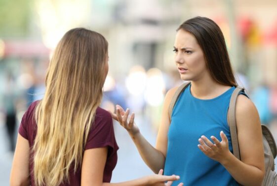 15 Clear Signs You Might Have a Toxic Friend - Housely