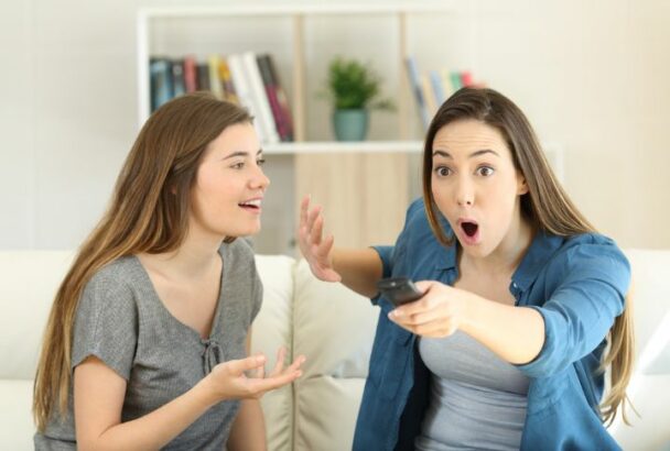15 Ways You Make Others Uncomfortable Without Knowing It - Housely