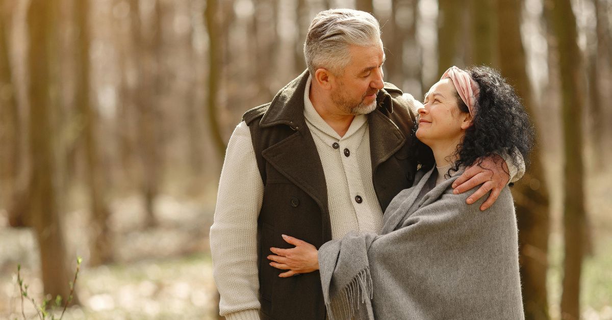 15 Ways Millennials and Baby Boomers Date Differently - Housely