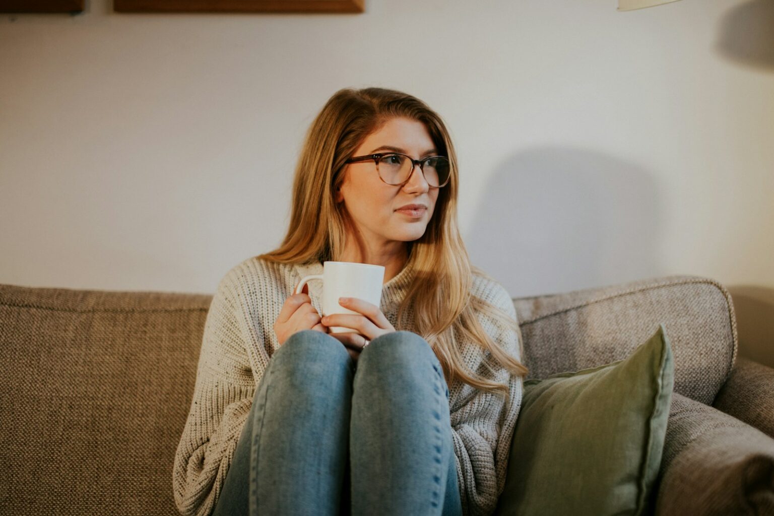 15 Difficult To Accept Reasons You're Single - Housely
