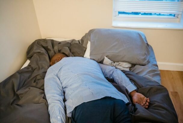 15 Sleeping Positions And What They Reveal About Your Personality - Housely