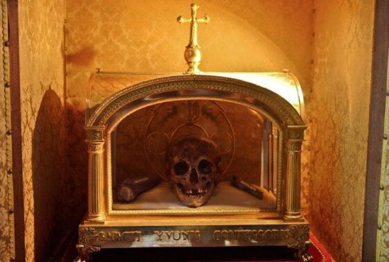 20 Unique Catholic Traditions That Might Leave You Puzzled - Housely