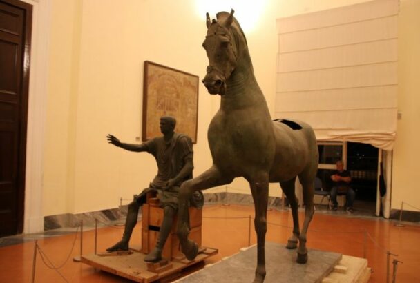 15 Quirky Events from History You Won't Believe Happened - Housely