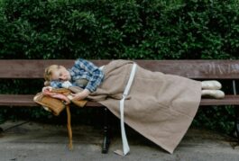 15 Sleeping Positions And What They Reveal About Your Personality - Housely