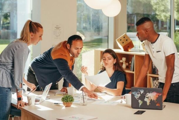 15 Subtle Behaviors That Reveal People’s True Character - Housely