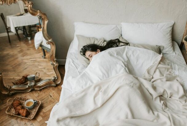 15 Sleeping Positions And What They Reveal About Your Personality - Housely