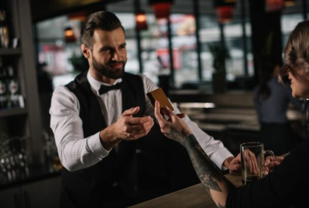15 Bar Etiquette Tips Every Patron Should Know - Housely