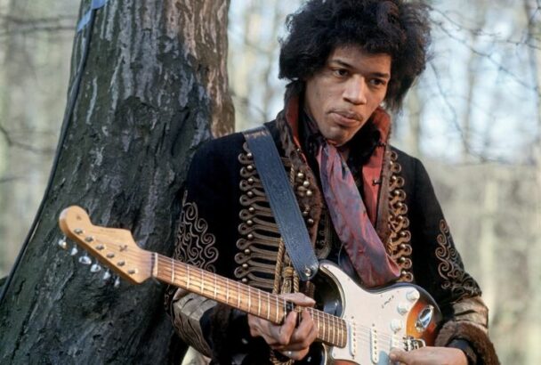 15 Iconic Musicians Who Passed Away at 27 - Housely