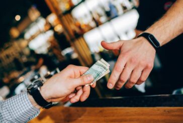 15 Bar Etiquette Tips Every Patron Should Know - Housely