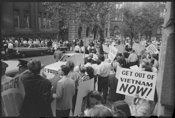 15 Photos That Defined the 1960s - Housely