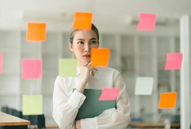 15 Common Habits of Highly Intelligent People - Housely