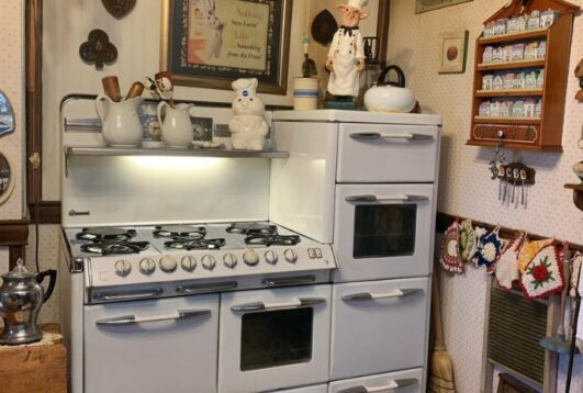 15 Valuable Vintage Kitchenwares You Might Already Own - Housely