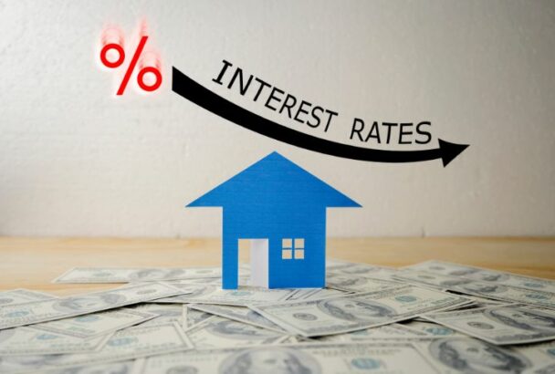 Understanding the Dynamics Between Interest Rates and Recessions - Housely