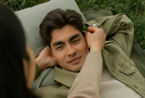 15 Things Men Secretly Do But Won’t Admit Out Loud - Housely