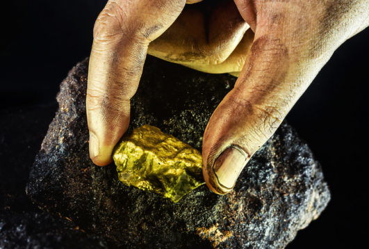 15 US States Where You Can Still Find Gold - Housely