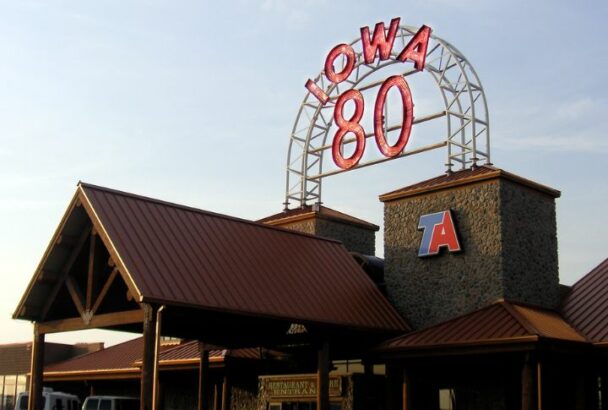 15 Must-See Spots on Your I-80 Adventure Across America - Housely