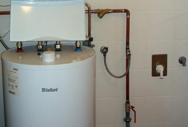 15 Reasons For Why You Aren't Getting Hot Water At Home - Housely