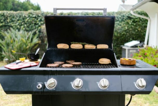 15 Creative Ways to Perfectly Place Your Grill in an Outdoor Kitchen ...