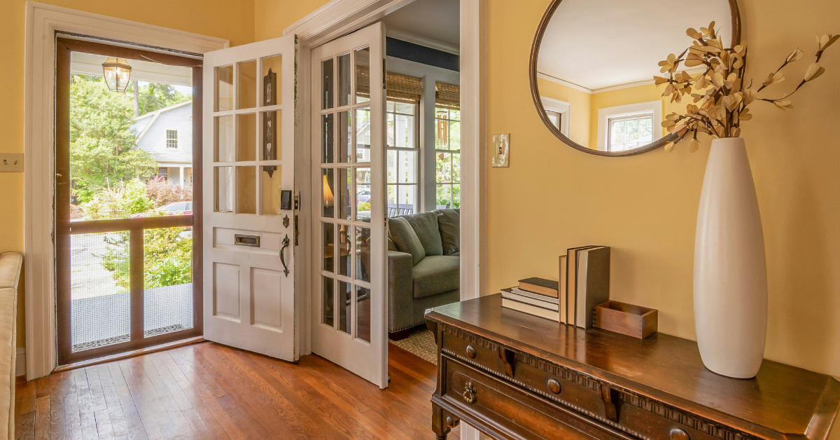 15 Creative Ideas For Enhancing Your Entryway - Housely