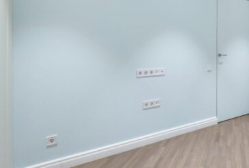 15 Smart Tricks From Designers to Brighten Any Windowless Room - Housely