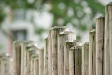 How to Fix a Sagging Fence in 15 Easy Steps - Housely