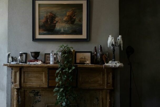 15 Smart Tricks From Designers to Brighten Any Windowless Room - Housely