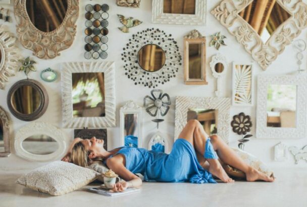 15 Smart Tricks From Designers to Brighten Any Windowless Room - Housely