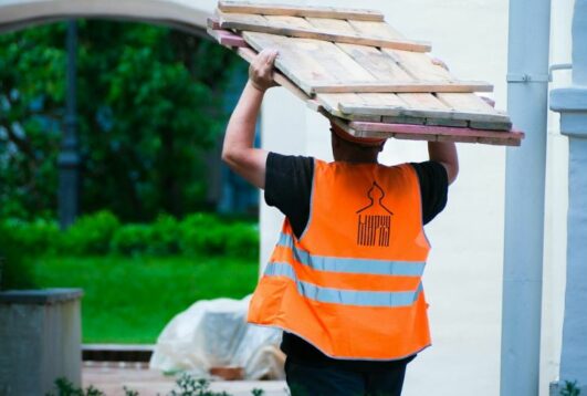 15 Steps to Constructing a Sturdy Temporary Wall - Housely