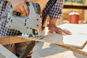 15 Steps to Constructing a Sturdy Temporary Wall - Housely