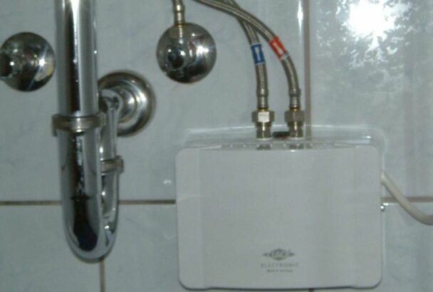 Tankless Water Heaters: The Good, The Bad, and The Unexpected - Housely