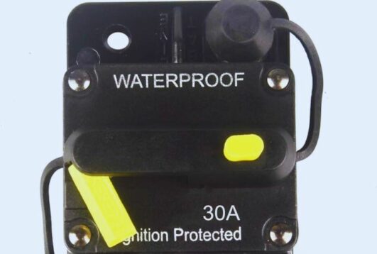 How to Choose Between 15 and 20-Amp Outlets - Housely