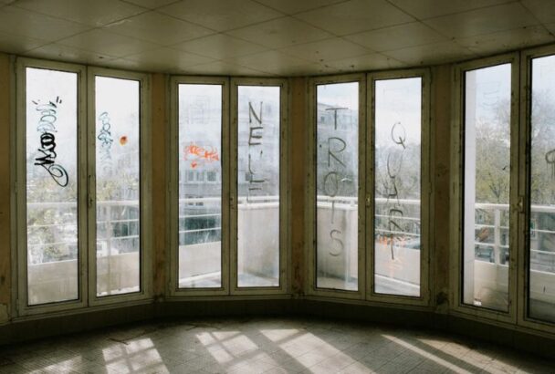 15 Practical Reasons to Remove Window Screens in Winter - Housely