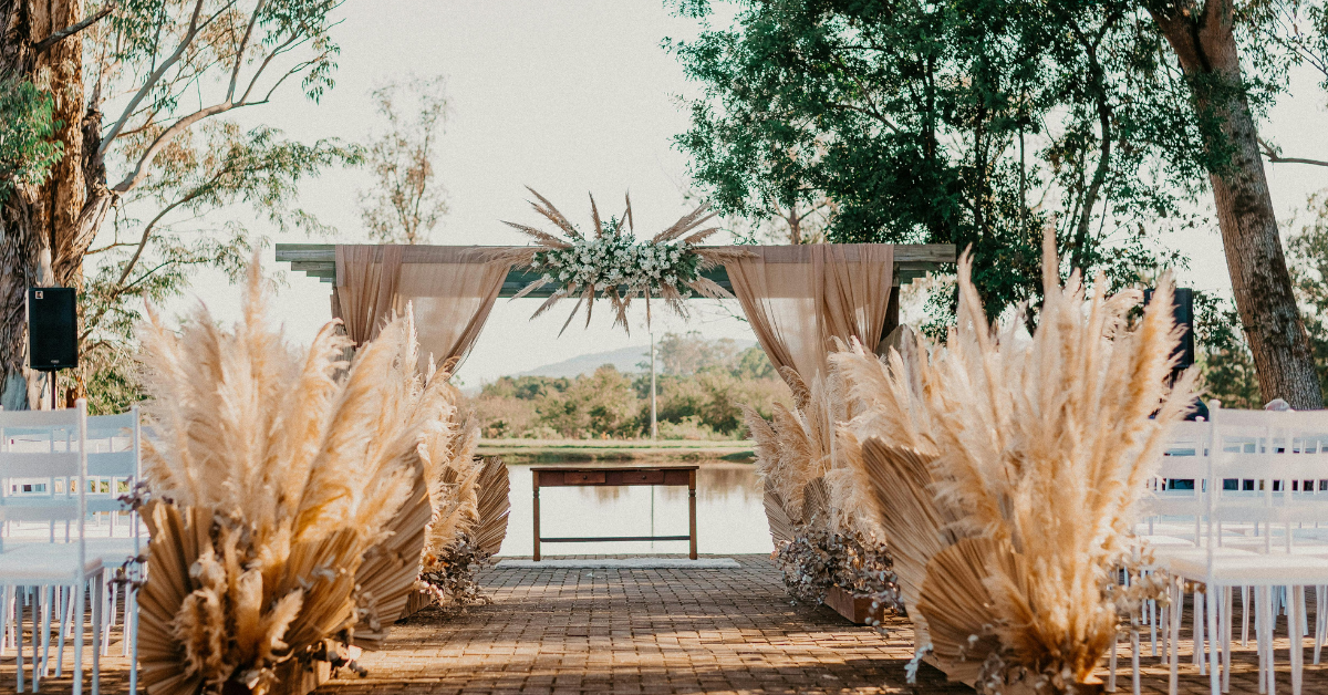 Design A Gorgeous Backyard Wedding With These Tips - Housely