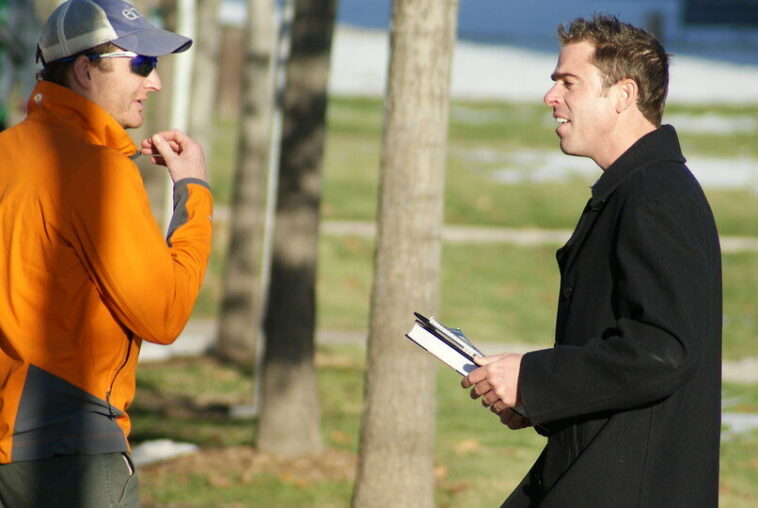 15 Ways to Get Along with Difficult Neighbors - Housely