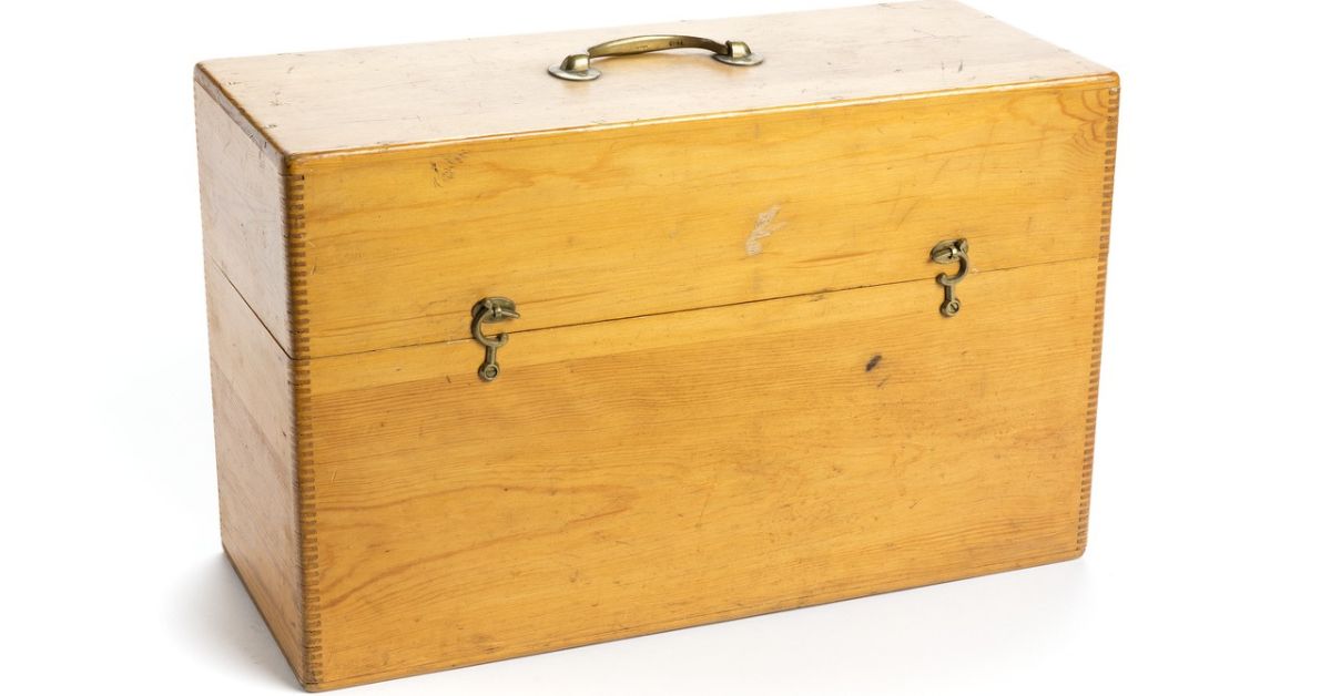 15 Steps to Crafting the Perfect Carpenter's Box! - Housely