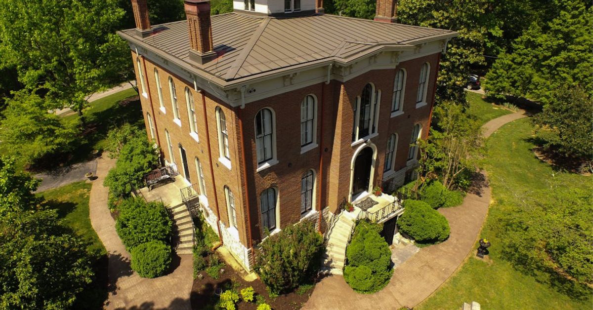 15 Tips for Maintaining a Historic House - Housely